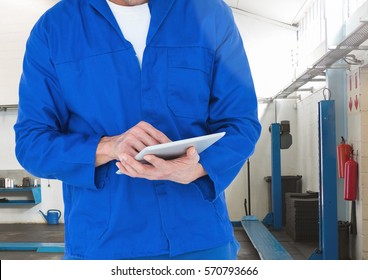 3,266 Auto mechanic tablet Images, Stock Photos & Vectors | Shutterstock