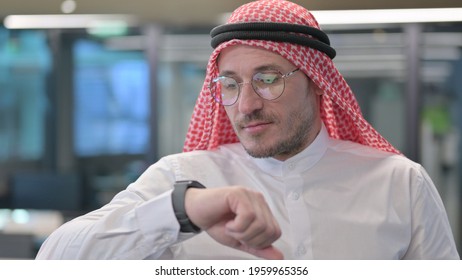1,056 Arab Man Check Hand Images, Stock Photos & Vectors | Shutterstock