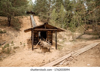 488 Elevator Pit Stock Photos, Images & Photography | Shutterstock