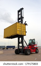 959 Container handler Images, Stock Photos & Vectors | Shutterstock