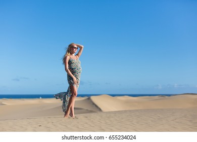 Model Desert Stock Photo 655234024 | Shutterstock