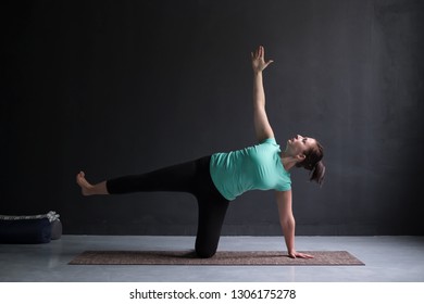 Model Doing Side Plank Posture Pose Stock Photo 1306175278 | Shutterstock