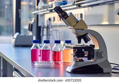 Modern Research Microscope Stock Photo 635712035 | Shutterstock