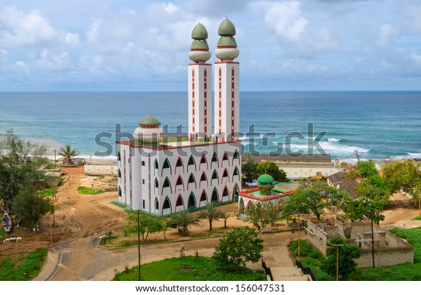 La Mosquée de la Divinité à : photo de stock (modifiable) 156047531