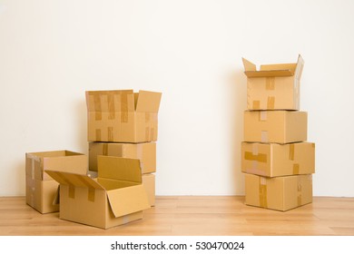 Stack Moving Boxes New House库存照片619226675 | Shutterstock