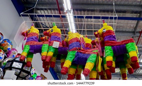 Pinata cartoon : 44 photos et images de stock | Shutterstock