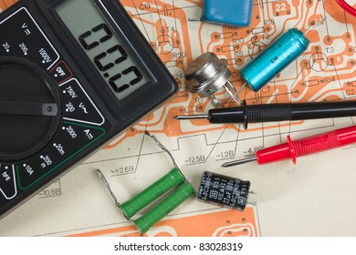 Technician Testing Motherboard Using Multimeter Foto Stok 32896882 ...