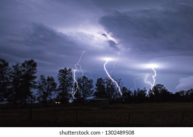 Multiple lightning strikes : 410 images, photos et images vectorielles ...