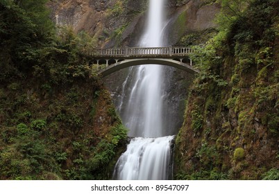 1,506 Multnomah falls bridge Images, Stock Photos & Vectors | Shutterstock