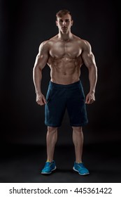 Photo Posing Bodybuilder Wearing Cap Demonstrating 스톡 사진 1109956613 ...