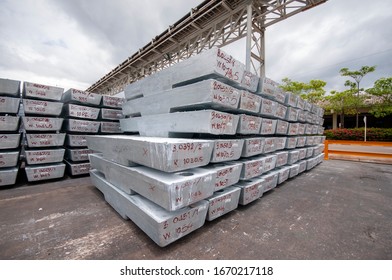 Naturally Occurring Solid Material Which Metal Stock Photo 1670217118 ...