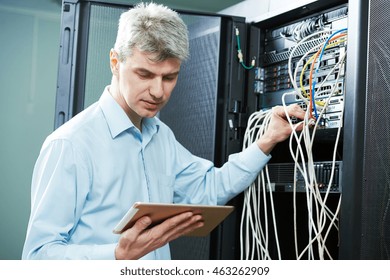 772 Network Engineer Troubleshooting Images, Stock Photos & Vectors ...