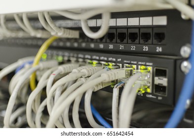 Network Switch Ethernet Cables Rack Cabinetutp Foto stock 1092101510 ...
