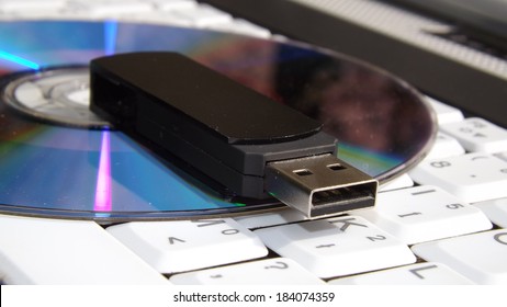 Notebook Keyboard Dvd Pendrive Stock Photo 184074359 | Shutterstock