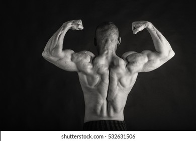 4,030 Bodybuilder flexing muscles show to Images, Stock Photos ...