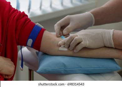 11,228 Nurse preparing syringe Images, Stock Photos & Vectors ...