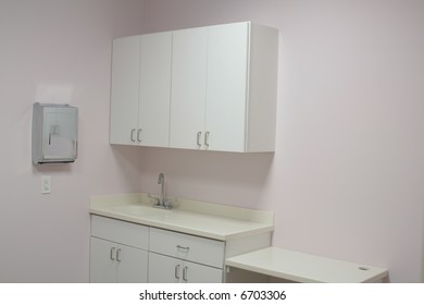384 Doctors office sink Images, Stock Photos & Vectors | Shutterstock