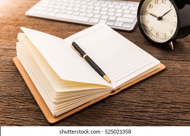 Office Table Open Note Book Pen Stock Photo 525021358 | Shutterstock