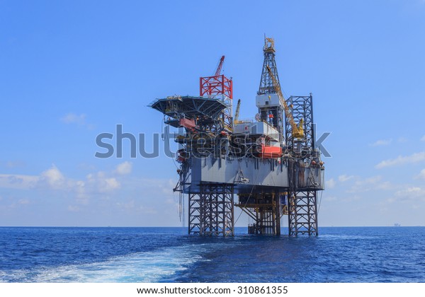 Offshore Jack Drilling Rig Over Production Stock Photo 310861355 ...