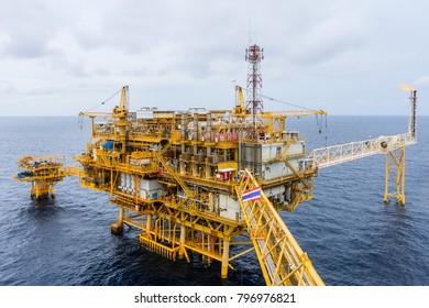 Offshore Oil Gas Central Processing Platform Stock Photo 796976821 ...