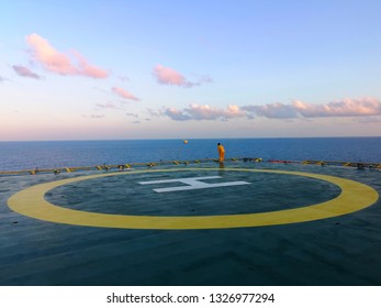 773 Offshore platform helideck Images, Stock Photos & Vectors ...