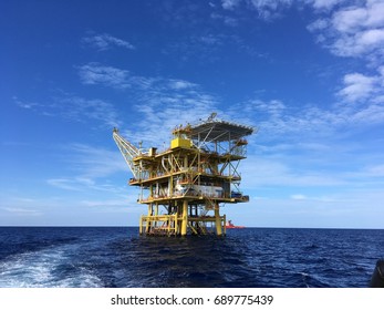 Offshore Riser Platform View Boat库存照片689775439 | Shutterstock