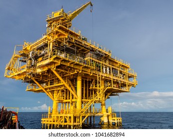 Offshore Oil Gas Central Processing Platform Stock Photo 796112062 ...