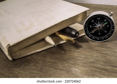 32,739 Book Compass Images, Stock Photos & Vectors | Shutterstock