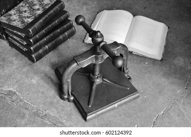 Old Bookbinding Press Stock Photo 602124371 | Shutterstock