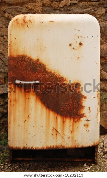 Old Broken Rusty Fridge Stock Photo 10232113 | Shutterstock