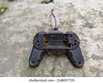 982 Controller broken Images, Stock Photos & Vectors | Shutterstock