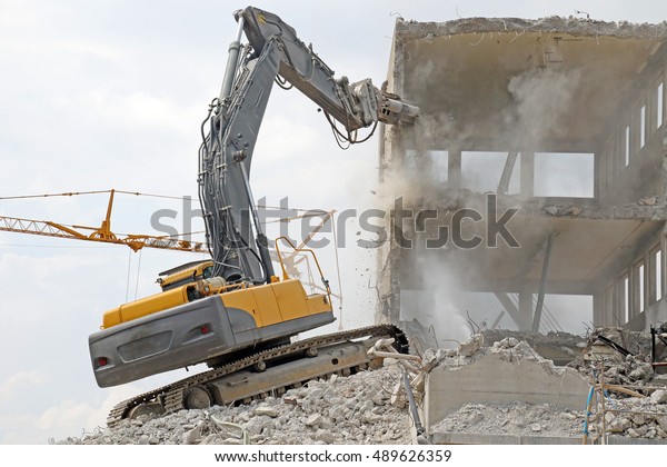 Old Building Being Torn Down Entire Foto Stok 489626359 | Shutterstock