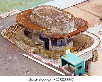 Old Bus Stop Stock Photo 1092299543 | Shutterstock