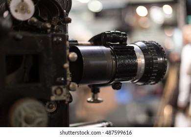 Old Cinema Camera Stock Photo 487599616 | Shutterstock