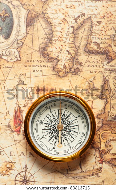 Old Compass On Ancient Map Compass Foto stock 83613715 | Shutterstock