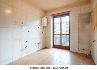 Old Empty Kitchen Interiror Dirty Tiles Stock Photo 1695488560 ...