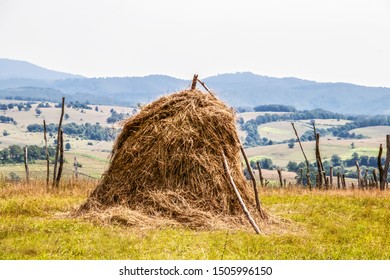 324 Old Fashioned Haystack Images, Stock Photos & Vectors | Shutterstock