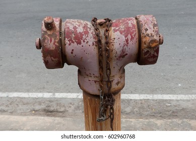 135 Fire hydrant lid Images, Stock Photos & Vectors | Shutterstock