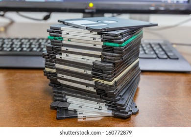 759 Stack floppy disk Images, Stock Photos & Vectors | Shutterstock