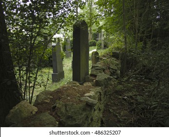Old Graveyard Under Trees Stock Photo 486325207 | Shutterstock