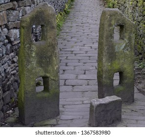 Old Pathway Gate Cobbled Path Holmfirth Foto de stock 1367583980 ...