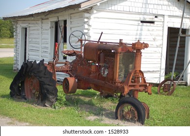 14,607 Old rusty tractor Images, Stock Photos & Vectors | Shutterstock