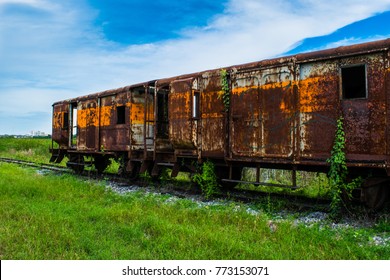 128 imágenes de Worn down old train - Imágenes, fotos y vectores de ...