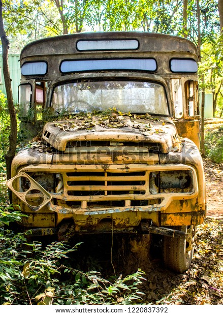 Old School Bus Rust Stock Photo 1220837392 | Shutterstock