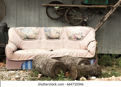 4,570 Damaged sofa Images, Stock Photos & Vectors | Shutterstock