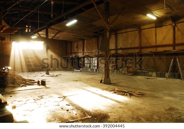 Old Warehouse Stockfoto 392004445 | Shutterstock