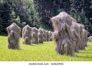 324 Old Fashioned Haystack Images, Stock Photos & Vectors | Shutterstock