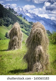 324 Old Fashioned Haystack Images, Stock Photos & Vectors | Shutterstock