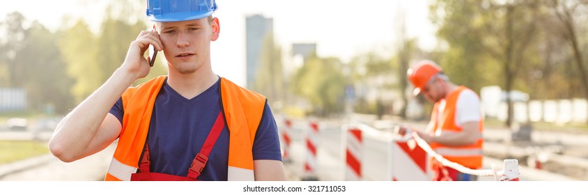 9,190 Construction worker call Images, Stock Photos & Vectors ...