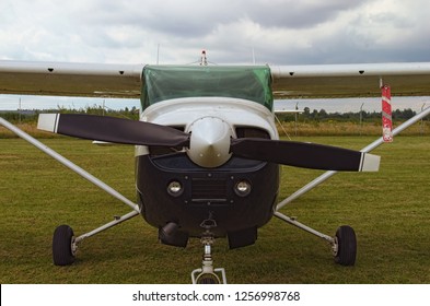 1,891 Light Aircraft Front View Images, Stock Photos & Vectors ...